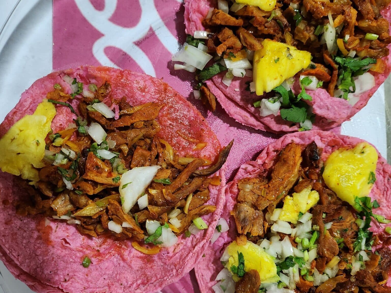 ¿Ya probaste las tortillas rosas de Barbie? | Descubre México