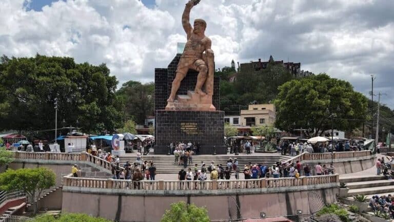 El Pípila, el gigante que cuida la capital de Guanajuato | Descubre México