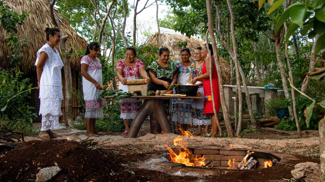 Yucatecas destacan tradiciones mayas en programa México–Francia ...